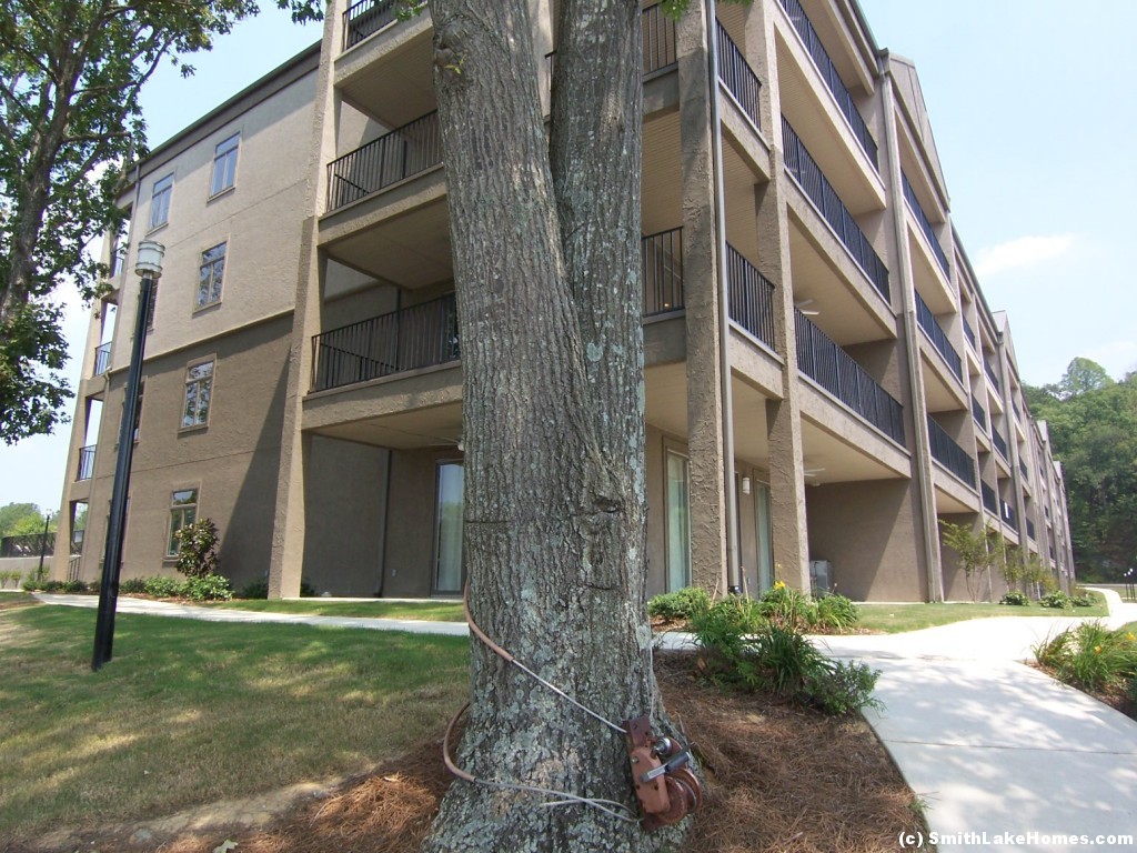 What’s The Difference Between a Town House, Row Home and a Condo?